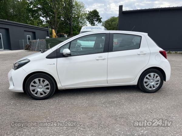 Balts Toyota Yaris 2016 Tallina, ar dzinēja tilpumu 1.50 L un nobraukumu 159 tūkst. km par 11000 €, foto 2 vietnē AUTOMOTO.COM.LV