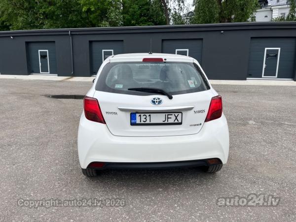 Balts Toyota Yaris 2016 Tallina, ar dzinēja tilpumu 1.50 L un nobraukumu 159 tūkst. km par 11000 €, foto 4 vietnē AUTOMOTO.COM.LV