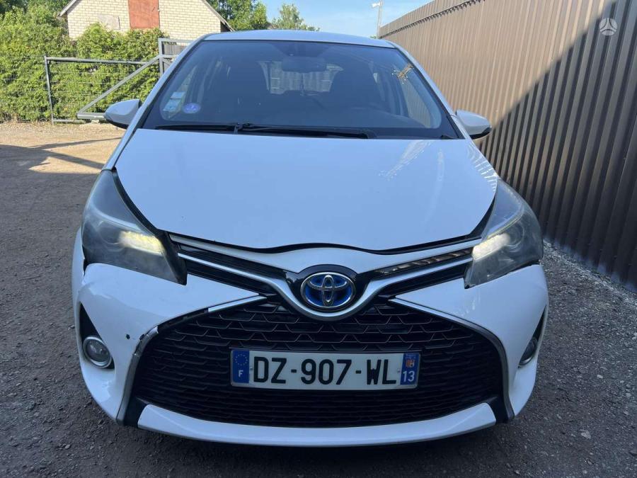 Balts Toyota Yaris 2016 Kauņa, ar dzinēja tilpumu 1.50 L un nobraukumu 153 tūkst. km par 5350 €, foto 3 vietnē AUTOMOTO.COM.LV