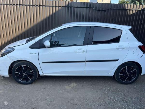 Balts Toyota Yaris 2016 Kauņa, ar dzinēja tilpumu 1.50 L un nobraukumu 153 tūkst. km par 5350 €, foto 4 vietnē AUTOMOTO.COM.LV
