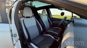 Белый Тойота Ярис 2016 в Рига, объемом двигателя 1.30 л и пробегом 152 тыс. км за 9200 €, фото 7 на AUTOMOTO.COM.LV