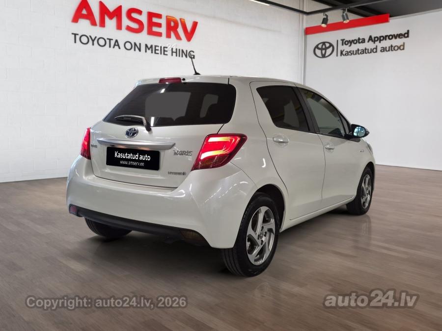 Balts Toyota Yaris 2016 Tallina, ar dzinēja tilpumu 1.50 L un nobraukumu 69 tūkst. km par 11490 €, foto 3 vietnē AUTOMOTO.COM.LV