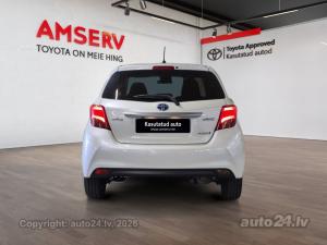 Balts Toyota Yaris 2016 Tallina, ar dzinēja tilpumu 1.50 L un nobraukumu 69 tūkst. km par 11490 €, foto 5 vietnē AUTOMOTO.COM.LV