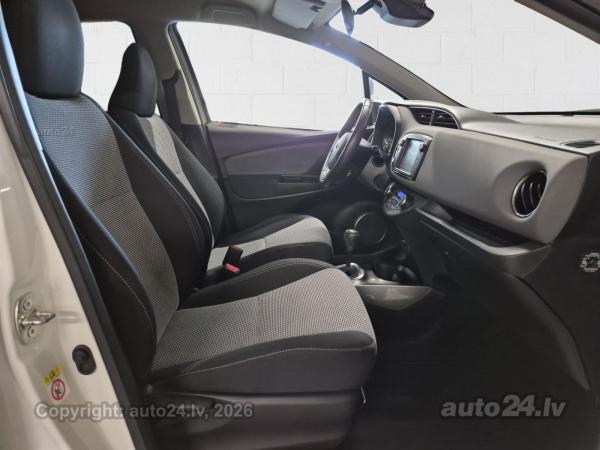 White Toyota Yaris 2016 in Tallinn, with an engine capacity of 1.50 L and mileage of 69 thousand km for 11490 €, photo 7 on AUTOMOTO.COM.LV