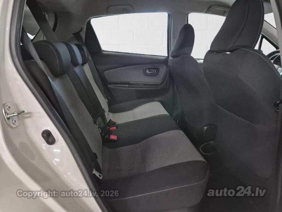 Balts Toyota Yaris 2016 Tallina, ar dzinēja tilpumu 1.50 L un nobraukumu 69 tūkst. km par 11490 €, foto 8 vietnē AUTOMOTO.COM.LV