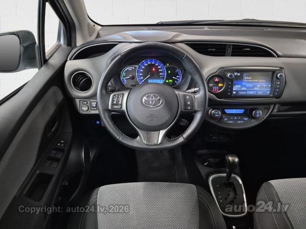 White Toyota Yaris 2016 in Tallinn, with an engine capacity of 1.50 L and mileage of 69 thousand km for 11490 €, photo 10 on AUTOMOTO.COM.LV