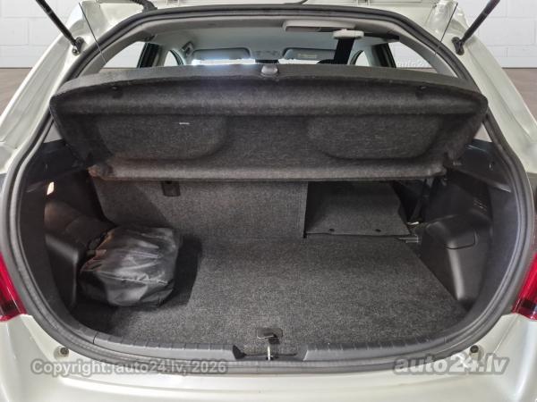 White Toyota Yaris 2016 in Tallinn, with an engine capacity of 1.50 L and mileage of 69 thousand km for 11490 €, photo 11 on AUTOMOTO.COM.LV