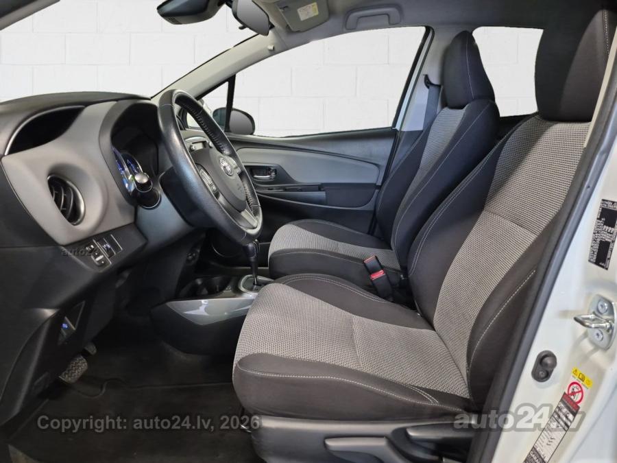 Balts Toyota Yaris 2016 Tallina, ar dzinēja tilpumu 1.50 L un nobraukumu 69 tūkst. km par 11490 €, foto 12 vietnē AUTOMOTO.COM.LV