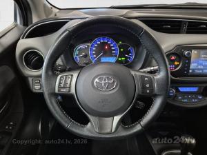 Balts Toyota Yaris 2016 Tallina, ar dzinēja tilpumu 1.50 L un nobraukumu 69 tūkst. km par 11490 €, foto 13 vietnē AUTOMOTO.COM.LV