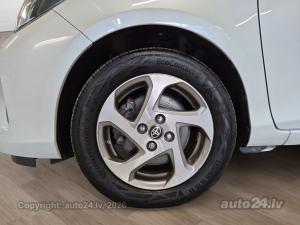 Balts Toyota Yaris 2016 Tallina, ar dzinēja tilpumu 1.50 L un nobraukumu 69 tūkst. km par 11490 €, foto 16 vietnē AUTOMOTO.COM.LV