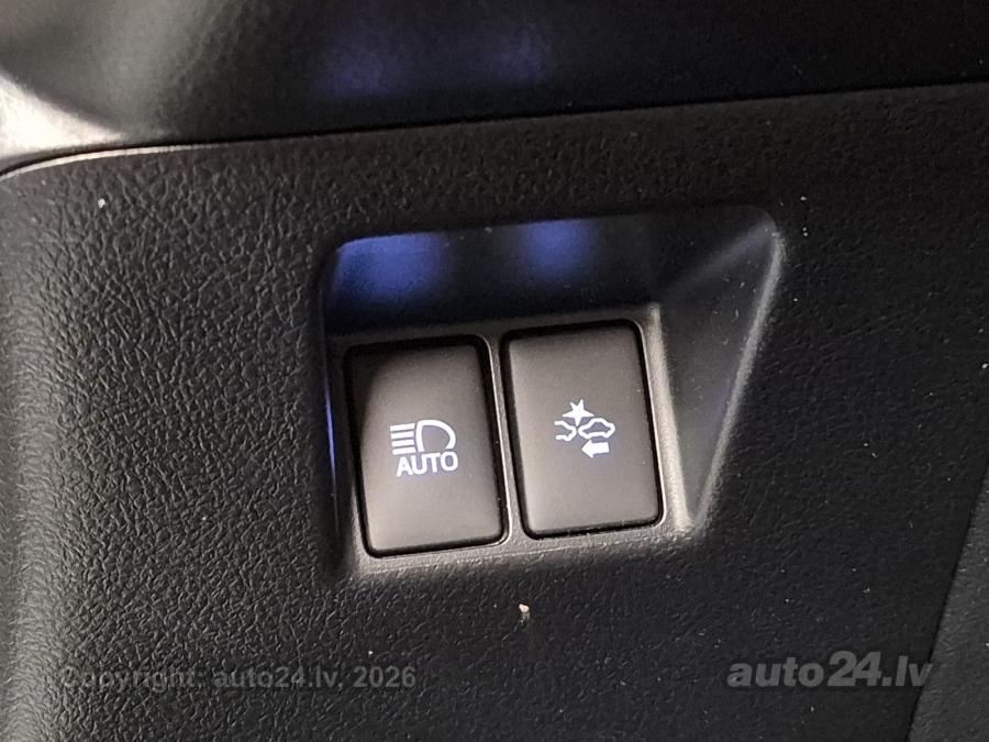 Balts Toyota Yaris 2016 Tallina, ar dzinēja tilpumu 1.50 L un nobraukumu 69 tūkst. km par 11490 €, foto 17 vietnē AUTOMOTO.COM.LV