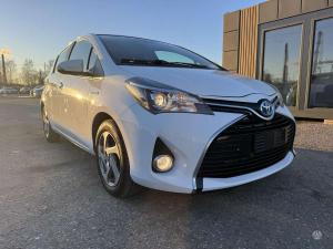 White Toyota Yaris 2017 in Panevezys, with an engine capacity of 1.50 L and mileage of 140 thousand km for 9500 €, photo  on AUTOMOTO.COM.LV