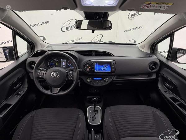 Balts Toyota Yaris 2017 Viļņa, ar dzinēja tilpumu 1.50 L un nobraukumu 61 tūkst. km par 12300 €, foto 4 vietnē AUTOMOTO.COM.LV