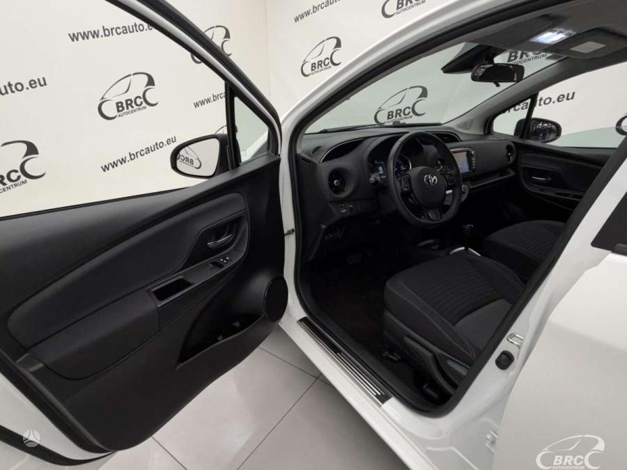 White Toyota Yaris 2017 in Vilnius, with an engine capacity of 1.50 L and mileage of 61 thousand km for 12300 €, photo 19 on AUTOMOTO.COM.LV
