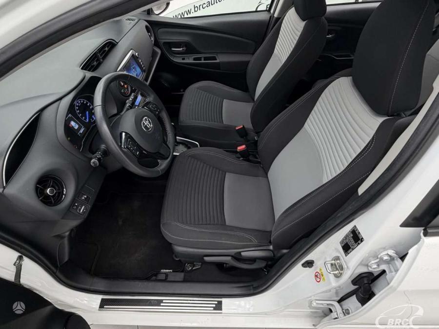 White Toyota Yaris 2017 in Vilnius, with an engine capacity of 1.50 L and mileage of 61 thousand km for 12300 €, photo 21 on AUTOMOTO.COM.LV