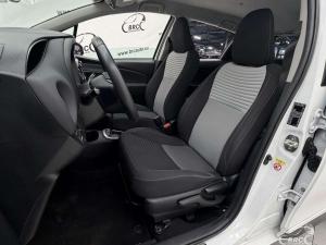 White Toyota Yaris 2017 in Vilnius, with an engine capacity of 1.50 L and mileage of 61 thousand km for 12300 €, photo 23 on AUTOMOTO.COM.LV