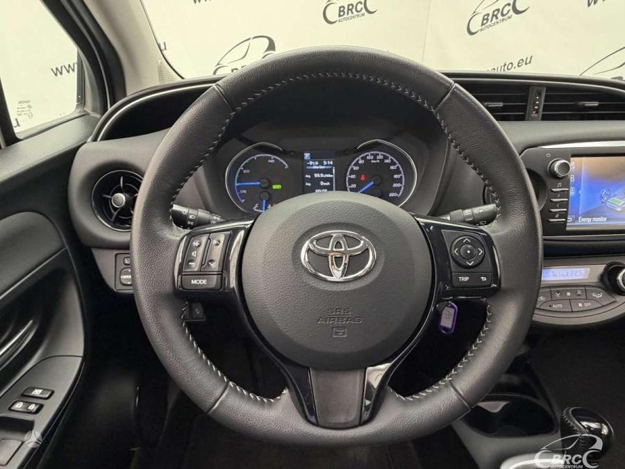 White Toyota Yaris 2017 in Vilnius, with an engine capacity of 1.50 L and mileage of 61 thousand km for 12300 €, photo 30 on AUTOMOTO.COM.LV