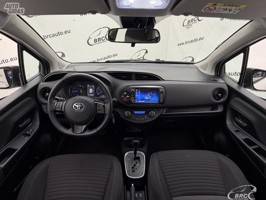 White Toyota Yaris 2017 in Avizieniai, with an engine capacity of 1.50 L and mileage of 61 thousand km for 12300 €, photo 3 on AUTOMOTO.COM.LV