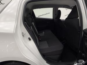White Toyota Yaris 2017 in Avizieniai, with an engine capacity of 1.50 L and mileage of 61 thousand km for 12300 €, photo 9 on AUTOMOTO.COM.LV