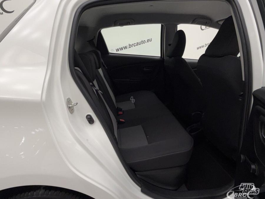 White Toyota Yaris 2017 in Avizieniai, with an engine capacity of 1.50 L and mileage of 61 thousand km for 12300 €, photo 9 on AUTOMOTO.COM.LV
