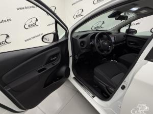 White Toyota Yaris 2017 in Avizieniai, with an engine capacity of 1.50 L and mileage of 61 thousand km for 12300 €, photo 18 on AUTOMOTO.COM.LV