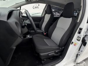 White Toyota Yaris 2017 in Avizieniai, with an engine capacity of 1.50 L and mileage of 61 thousand km for 12300 €, photo 22 on AUTOMOTO.COM.LV