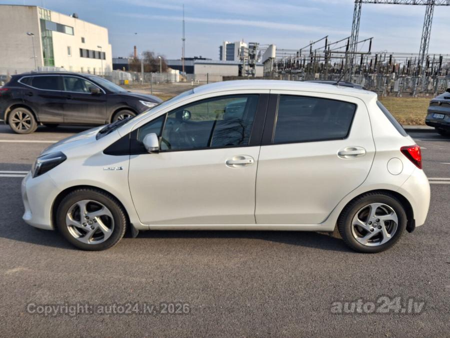 Balts Toyota Yaris 2017 Tallina, ar dzinēja tilpumu 1.50 L un nobraukumu 78 tūkst. km par 14000 €, foto 3 vietnē AUTOMOTO.COM.LV