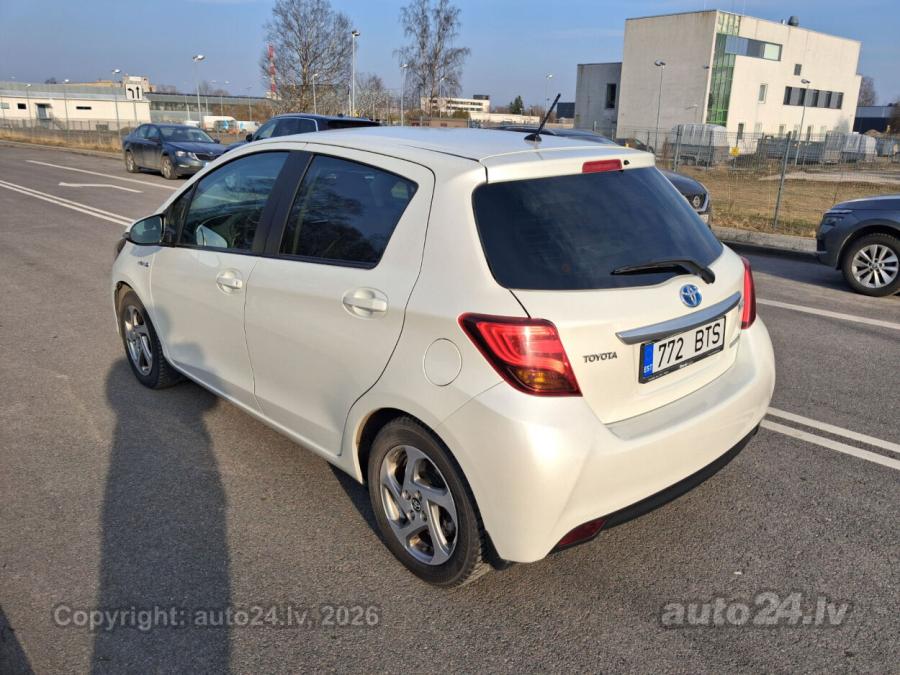 Balts Toyota Yaris 2017 Tallina, ar dzinēja tilpumu 1.50 L un nobraukumu 78 tūkst. km par 14000 €, foto 4 vietnē AUTOMOTO.COM.LV