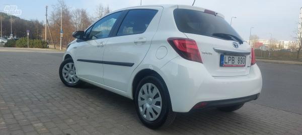 White Toyota Yaris 2017 in Vilnius, with an engine capacity of 1.50 L and mileage of 57 thousand km for 10750 €, photo 6 on AUTOMOTO.COM.LV