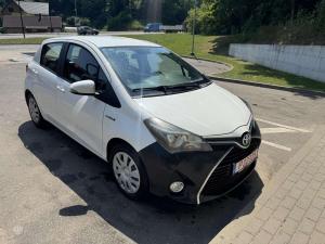 White Toyota Yaris 2017 in Vilnius, with an engine capacity of 1.50 L and mileage of 223 thousand km for 4500 €, photo  on AUTOMOTO.COM.LV