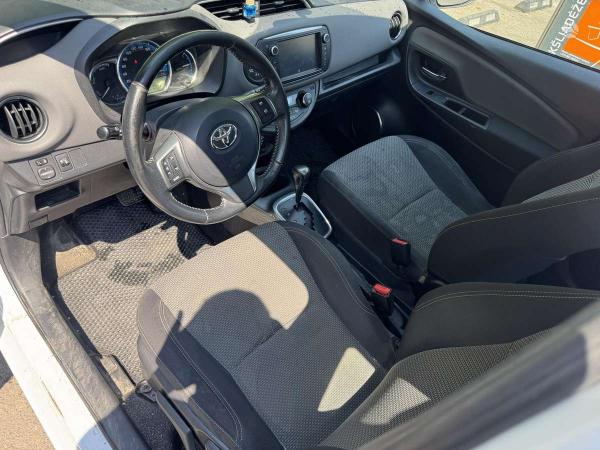 Balts Toyota Yaris 2017 Viļņa, ar dzinēja tilpumu 1.50 L un nobraukumu 223 tūkst. km par 4500 €, foto 5 vietnē AUTOMOTO.COM.LV