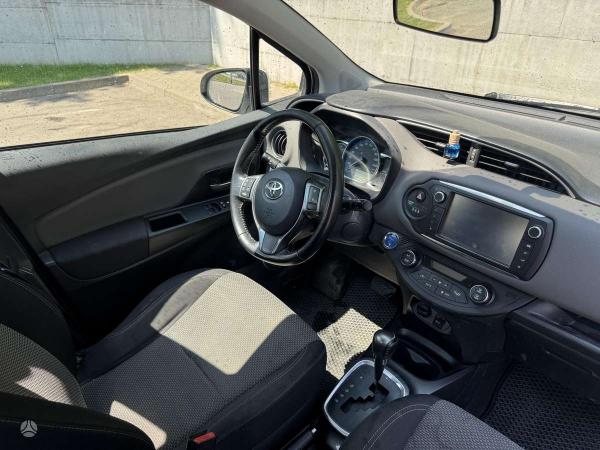 Balts Toyota Yaris 2017 Viļņa, ar dzinēja tilpumu 1.50 L un nobraukumu 223 tūkst. km par 4500 €, foto 6 vietnē AUTOMOTO.COM.LV