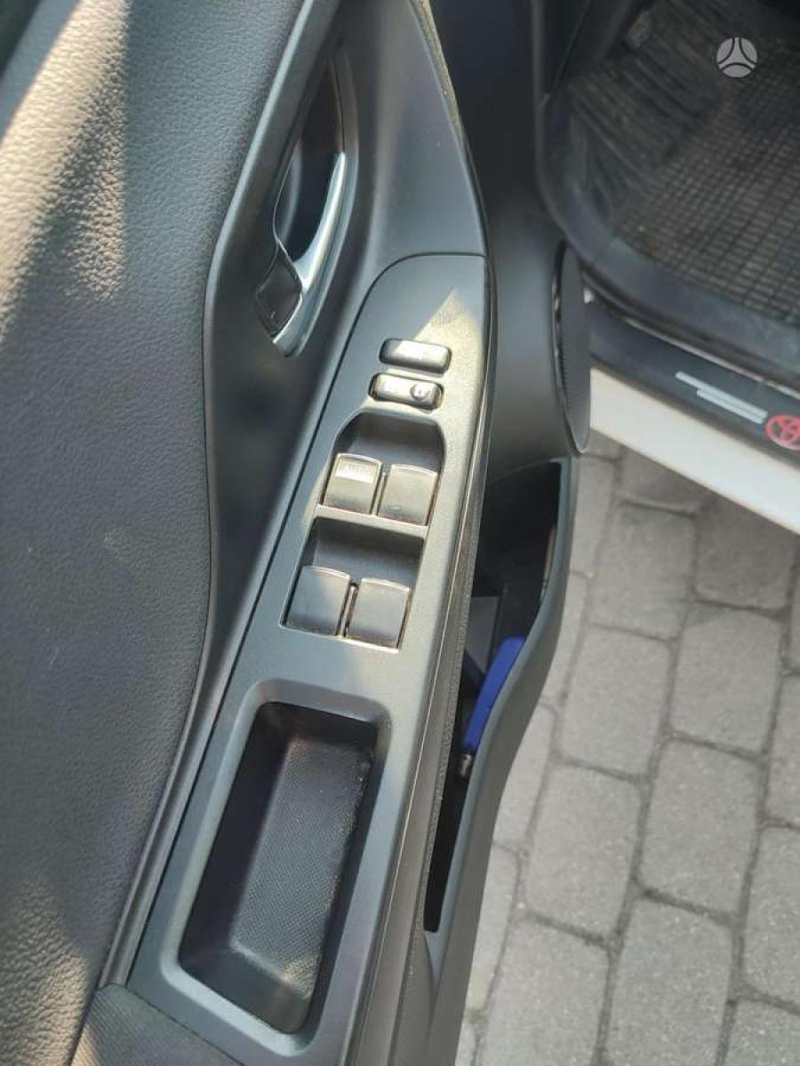 White Toyota Yaris 2017 in Gargzdai, with an engine capacity of 1.36 L and mileage of 175 thousand km for 6600 €, photo 6 on AUTOMOTO.COM.LV