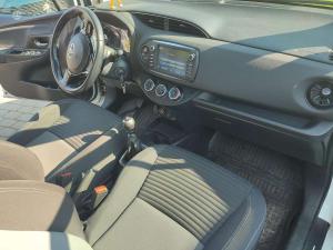White Toyota Yaris 2017 in Gargzdai, with an engine capacity of 1.36 L and mileage of 175 thousand km for 6600 €, photo 7 on AUTOMOTO.COM.LV