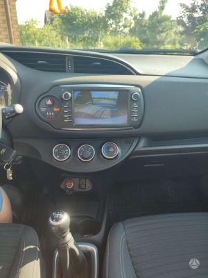 White Toyota Yaris 2017 in Gargzdai, with an engine capacity of 1.36 L and mileage of 175 thousand km for 6600 €, photo 9 on AUTOMOTO.COM.LV