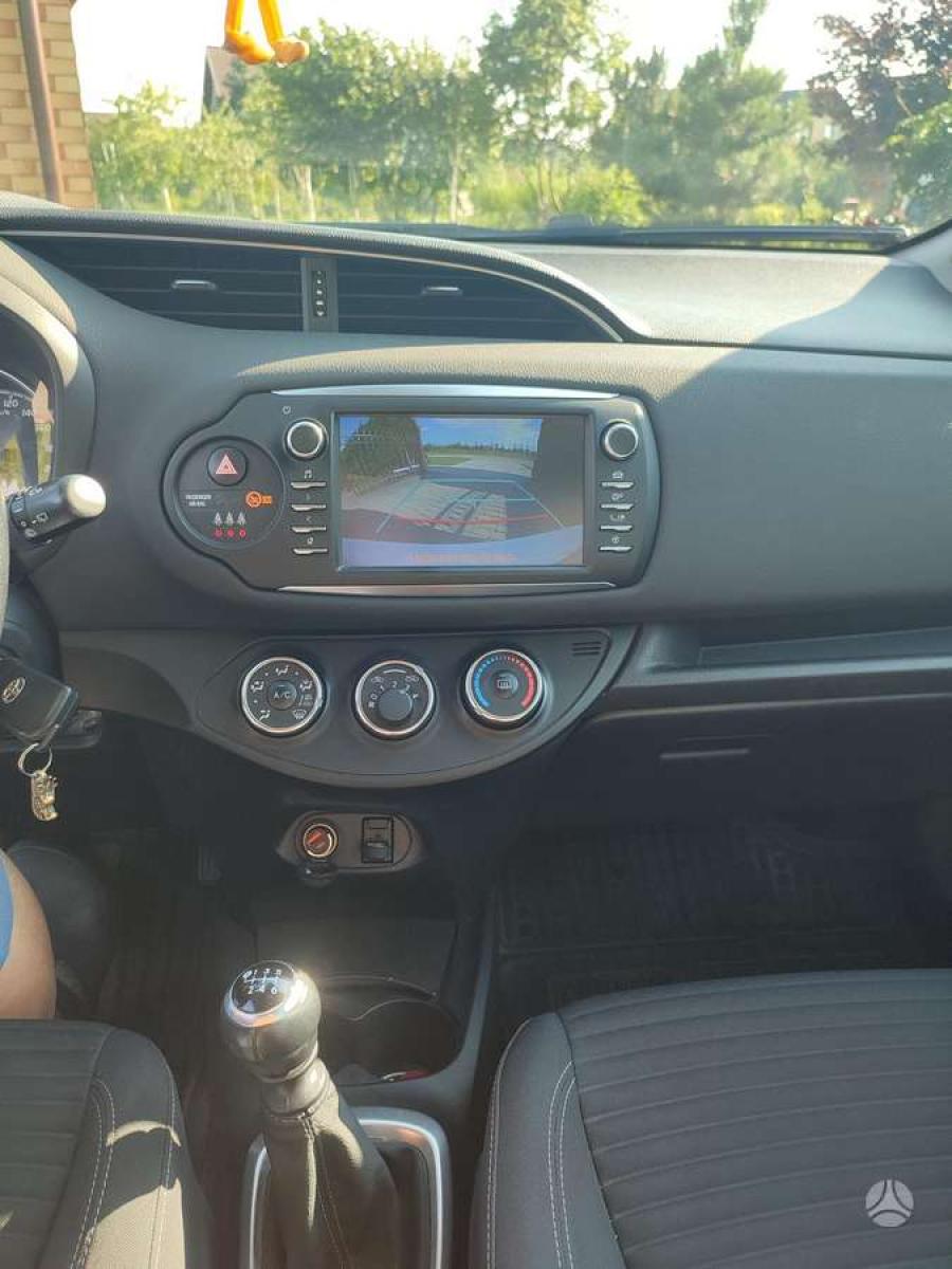 White Toyota Yaris 2017 in Gargzdai, with an engine capacity of 1.36 L and mileage of 175 thousand km for 6600 €, photo 9 on AUTOMOTO.COM.LV