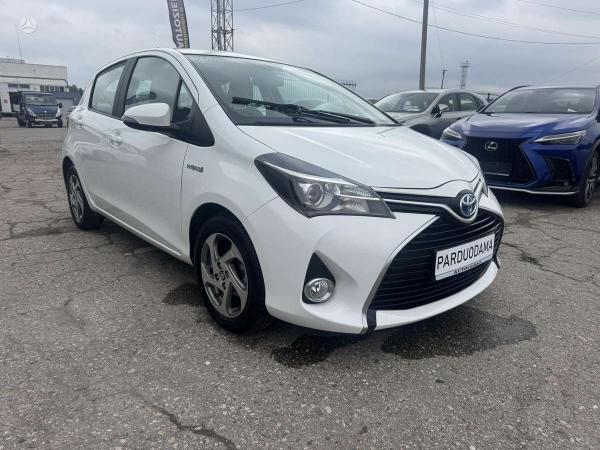 White Toyota Yaris 2017 in Panevezys, with an engine capacity of 1.50 L and mileage of 141 thousand km for 9500 €, photo 1 on AUTOMOTO.COM.LV