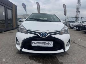 White Toyota Yaris 2017 in Panevezys, with an engine capacity of 1.50 L and mileage of 141 thousand km for 9500 €, photo 3 on AUTOMOTO.COM.LV