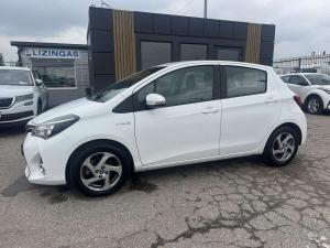 White Toyota Yaris 2017 in Panevezys, with an engine capacity of 1.50 L and mileage of 141 thousand km for 9500 €, photo 4 on AUTOMOTO.COM.LV