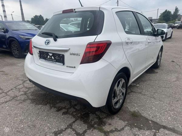 White Toyota Yaris 2017 in Panevezys, with an engine capacity of 1.50 L and mileage of 141 thousand km for 9500 €, photo 7 on AUTOMOTO.COM.LV