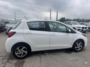 White Toyota Yaris 2017 in Panevezys, with an engine capacity of 1.50 L and mileage of 141 thousand km for 9500 €, photo 9 on AUTOMOTO.COM.LV