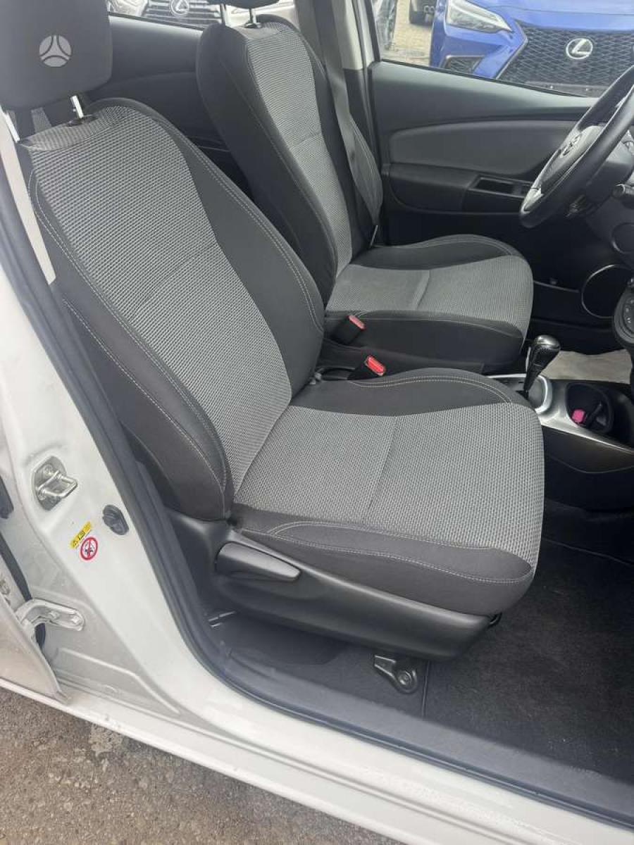 White Toyota Yaris 2017 in Panevezys, with an engine capacity of 1.50 L and mileage of 141 thousand km for 9500 €, photo 10 on AUTOMOTO.COM.LV