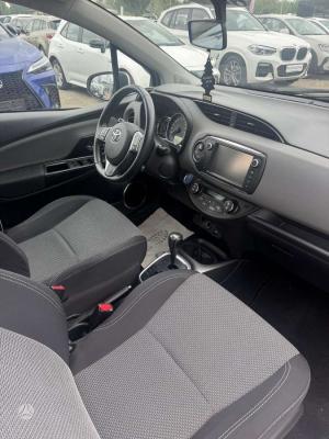 White Toyota Yaris 2017 in Panevezys, with an engine capacity of 1.50 L and mileage of 141 thousand km for 9500 €, photo 11 on AUTOMOTO.COM.LV