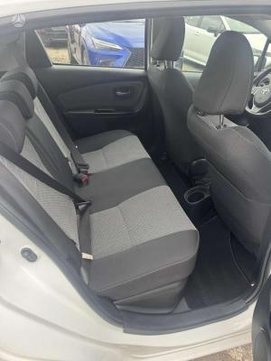 White Toyota Yaris 2017 in Panevezys, with an engine capacity of 1.50 L and mileage of 141 thousand km for 9500 €, photo 12 on AUTOMOTO.COM.LV