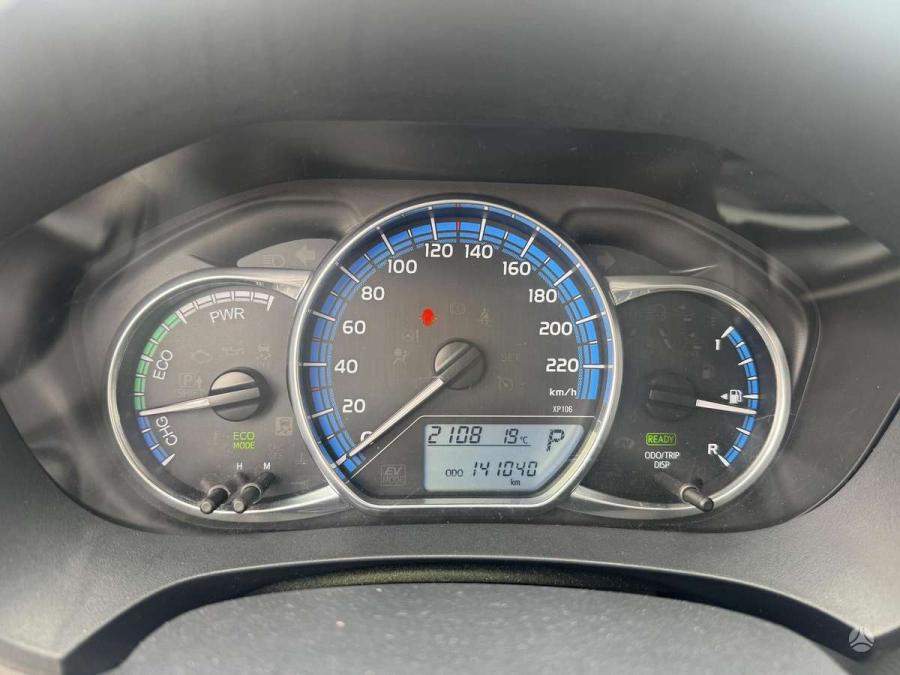 White Toyota Yaris 2017 in Panevezys, with an engine capacity of 1.50 L and mileage of 141 thousand km for 9500 €, photo 20 on AUTOMOTO.COM.LV