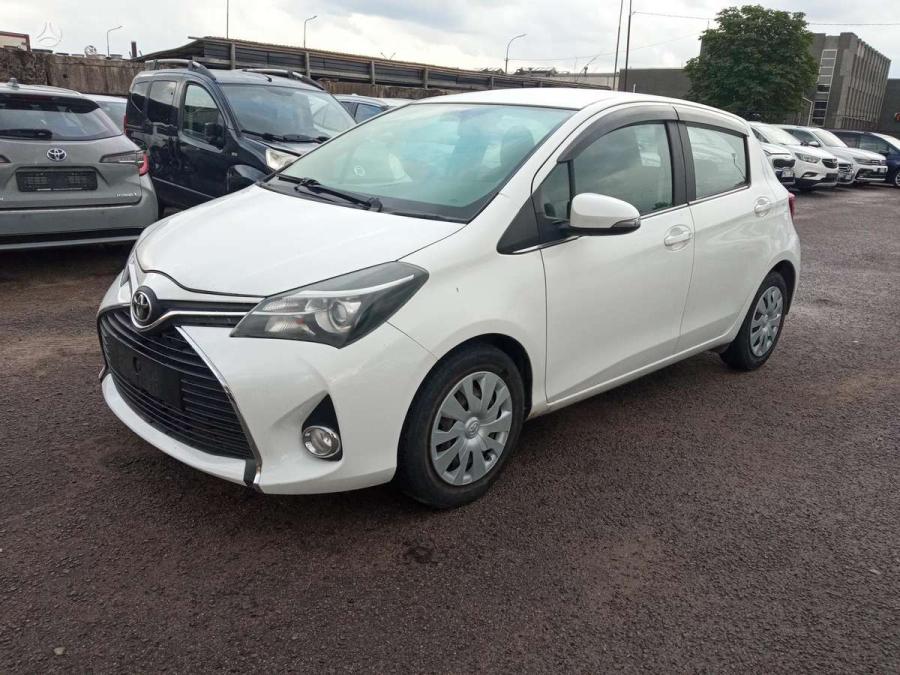 Balts Toyota Yaris 2017 Panevēža, ar dzinēja tilpumu 1.00 L un nobraukumu 121 tūkst. km par 6500 €, foto 3 vietnē AUTOMOTO.COM.LV