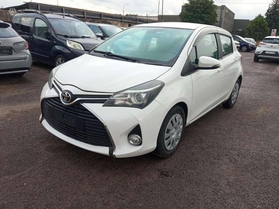 Balts Toyota Yaris 2017 Panevēža, ar dzinēja tilpumu 1.00 L un nobraukumu 121 tūkst. km par 6500 €, foto 4 vietnē AUTOMOTO.COM.LV