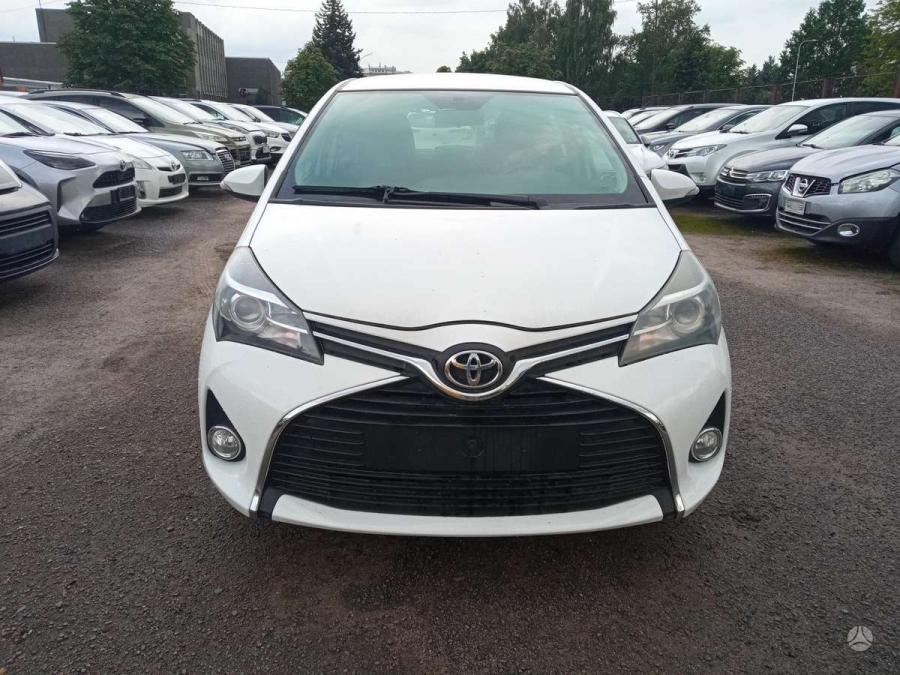 Balts Toyota Yaris 2017 Panevēža, ar dzinēja tilpumu 1.00 L un nobraukumu 121 tūkst. km par 6500 €, foto 5 vietnē AUTOMOTO.COM.LV