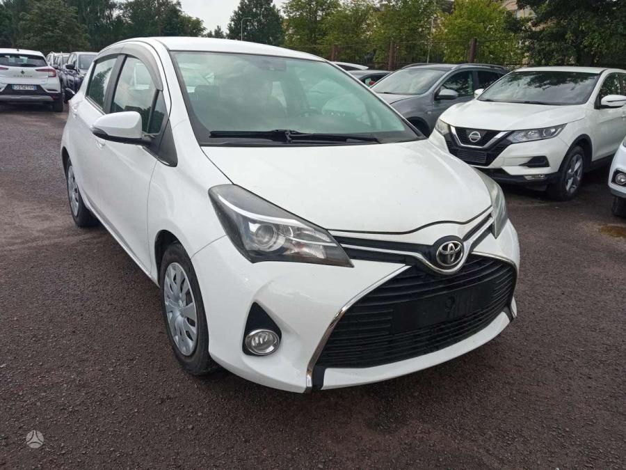 Balts Toyota Yaris 2017 Panevēža, ar dzinēja tilpumu 1.00 L un nobraukumu 121 tūkst. km par 6500 €, foto 6 vietnē AUTOMOTO.COM.LV