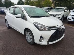 Balts Toyota Yaris 2017 Panevēža, ar dzinēja tilpumu 1.00 L un nobraukumu 121 tūkst. km par 6500 €, foto 7 vietnē AUTOMOTO.COM.LV